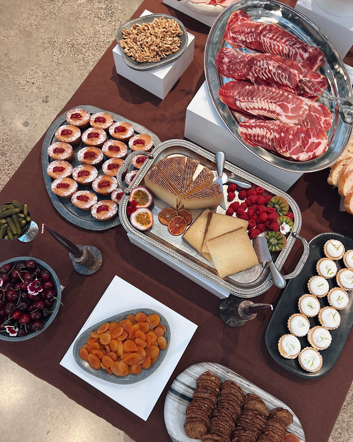 The Luxe Grazing Table – Grand Grazing